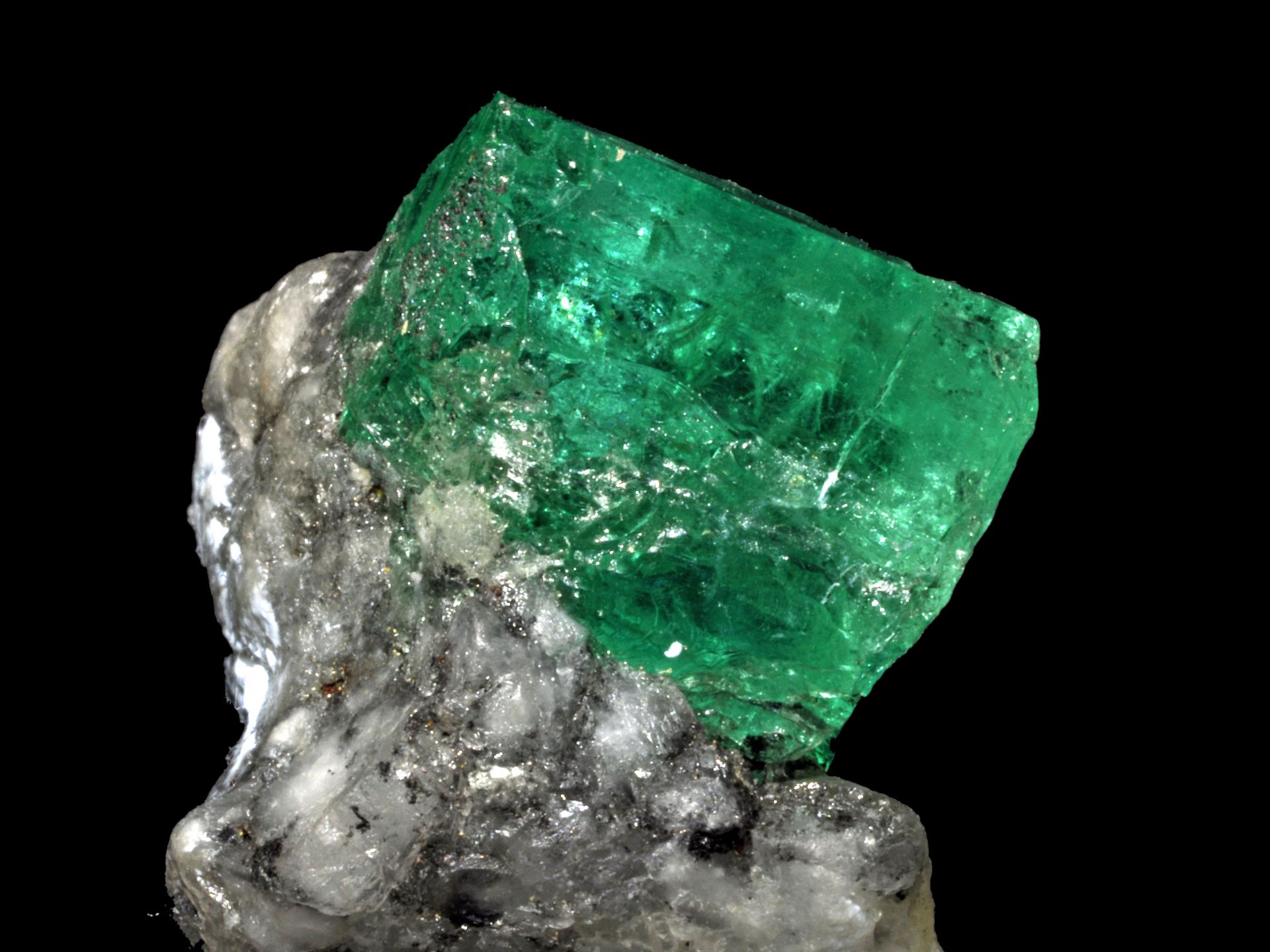 Estimation Émeraude | Expertise Gratuite par un Gemmologue