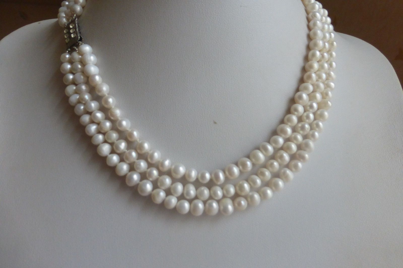 La vente des colliers de perles de culture d'occasion